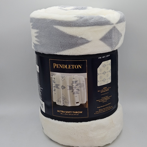 Pendleton | Bedding | Pendleton Fleece Throw Blanket 5 By 70 Hard White ...